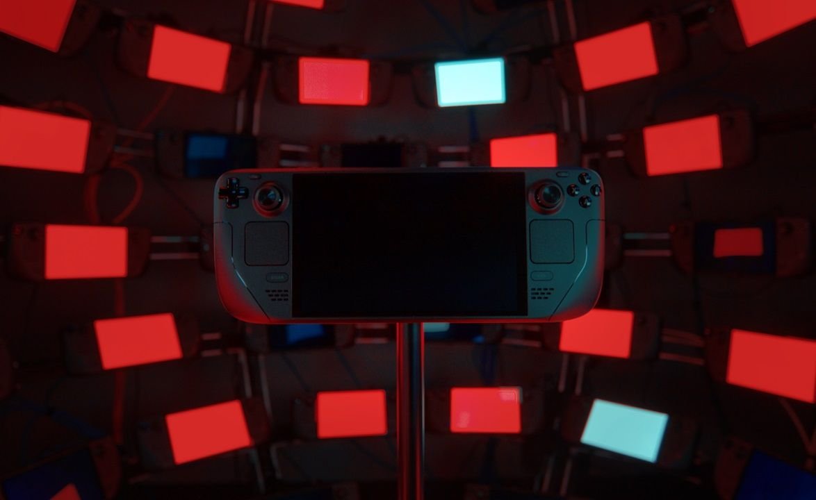 GNOME gets €1M, SteamDeck OLED, Blender 4, and more! · TechHut