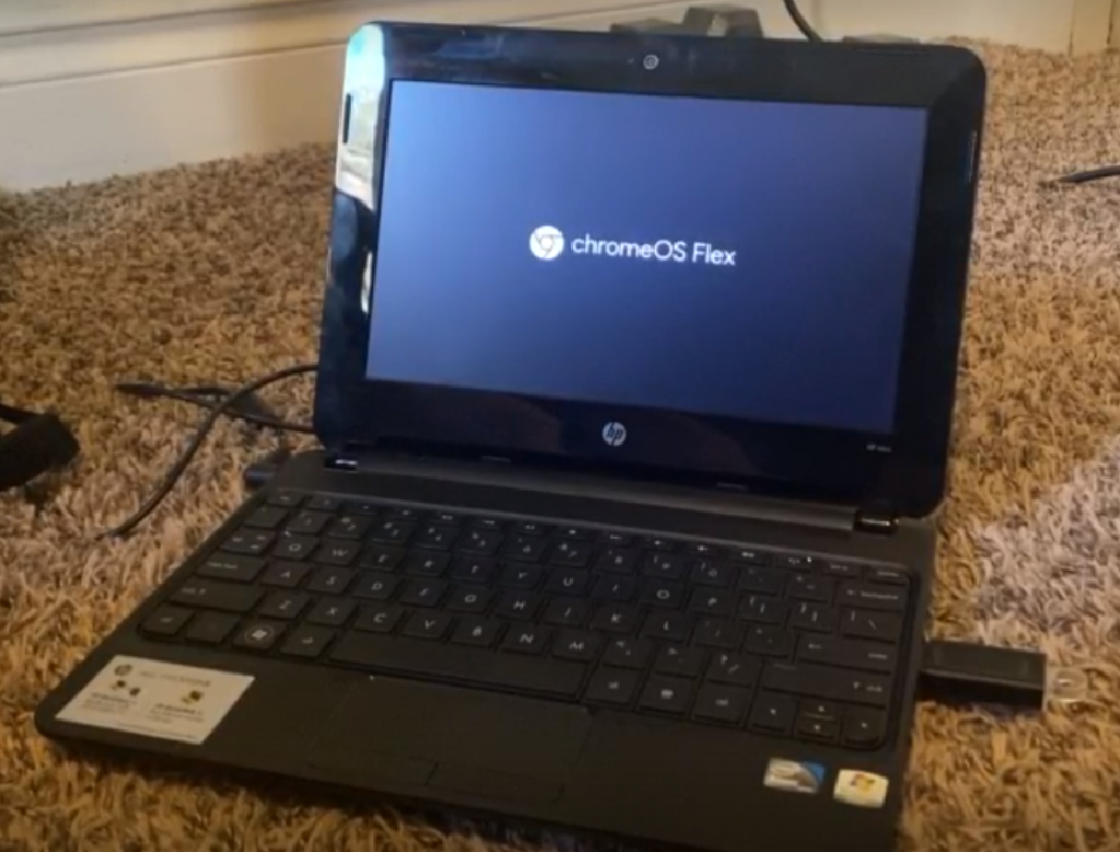 Chrome OS Flex is a NIGHTMARE! · TechHut